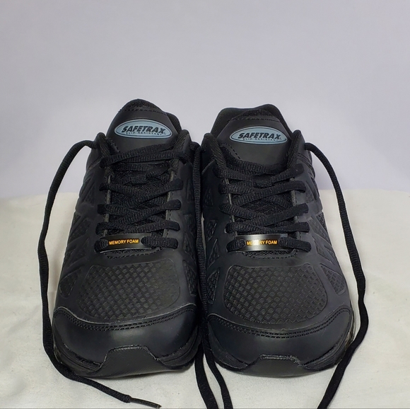SafeTrax | Shoes | Safetrax Size 7 Men Or Boys Slip Resistant Work ...